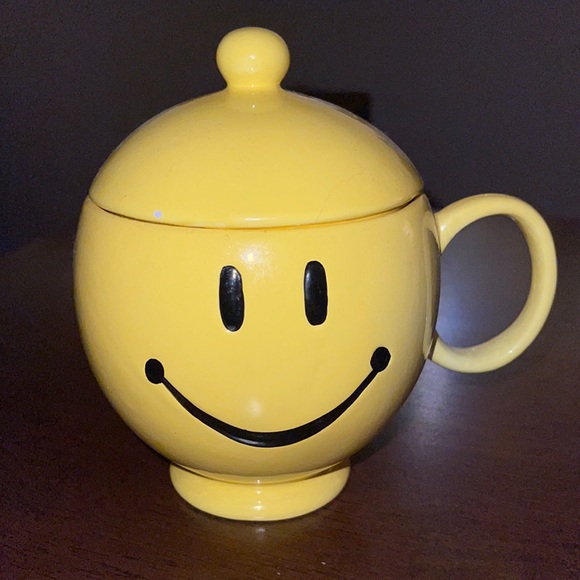 Kitchen | Vintage Smiley Face Mug With Lid | Poshmark
